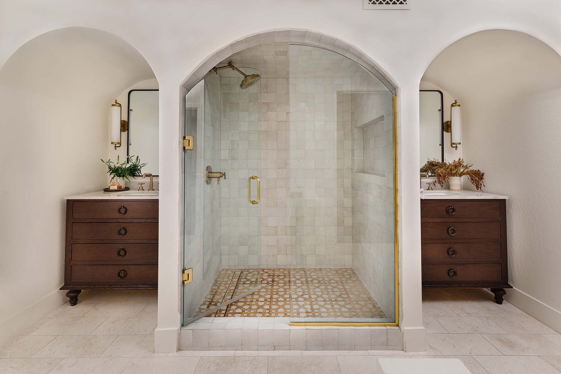 19 Stunning Master Bathroom Walk-in Shower Ideas - Onelmon