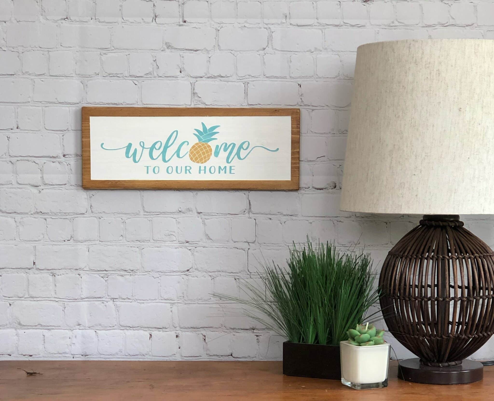 9 Easy Steps for Making Signs with a Wooden Surface - Onelmon