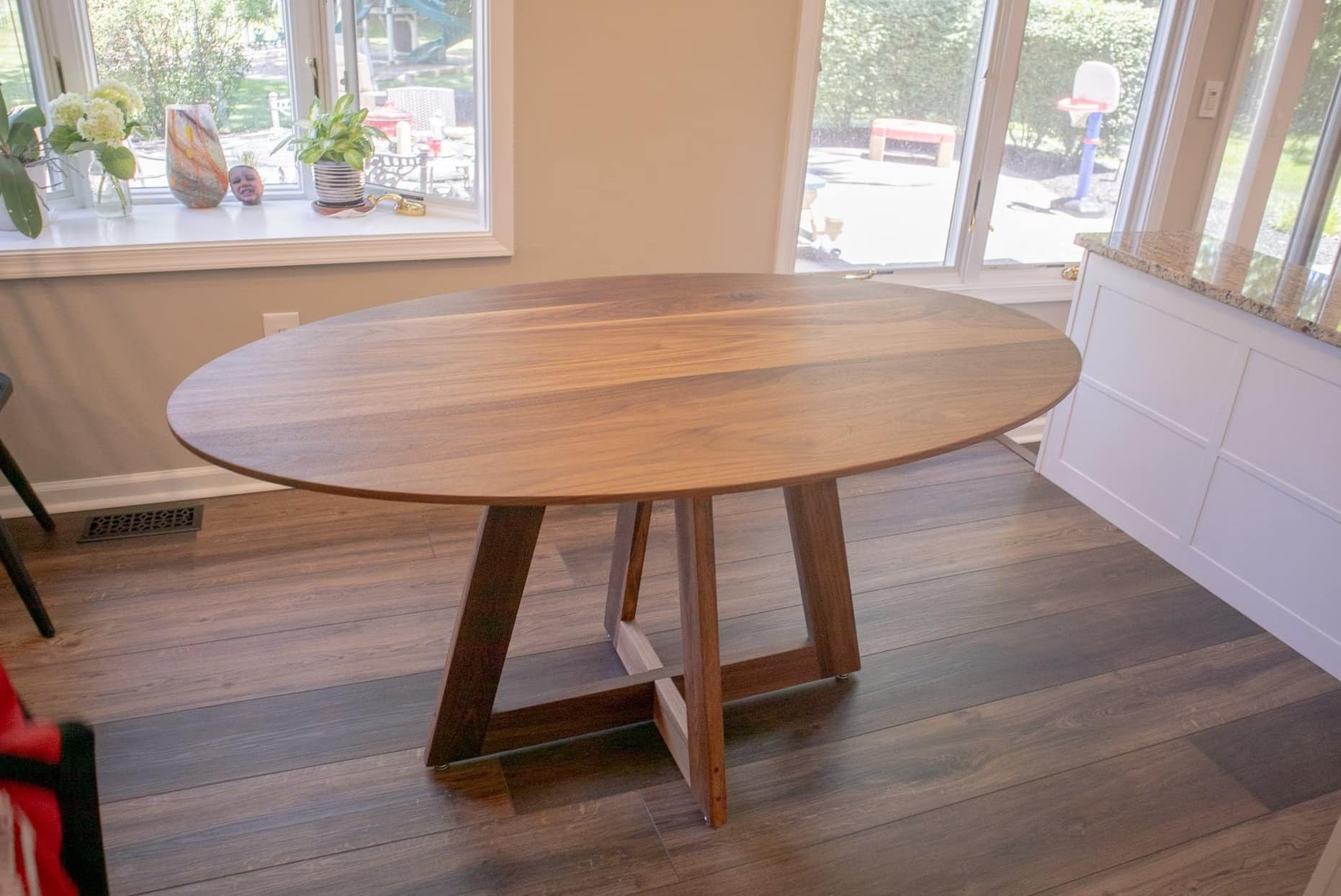 20 Oval Dining Tables: Stylish Options for Every Design Style - Onelmon