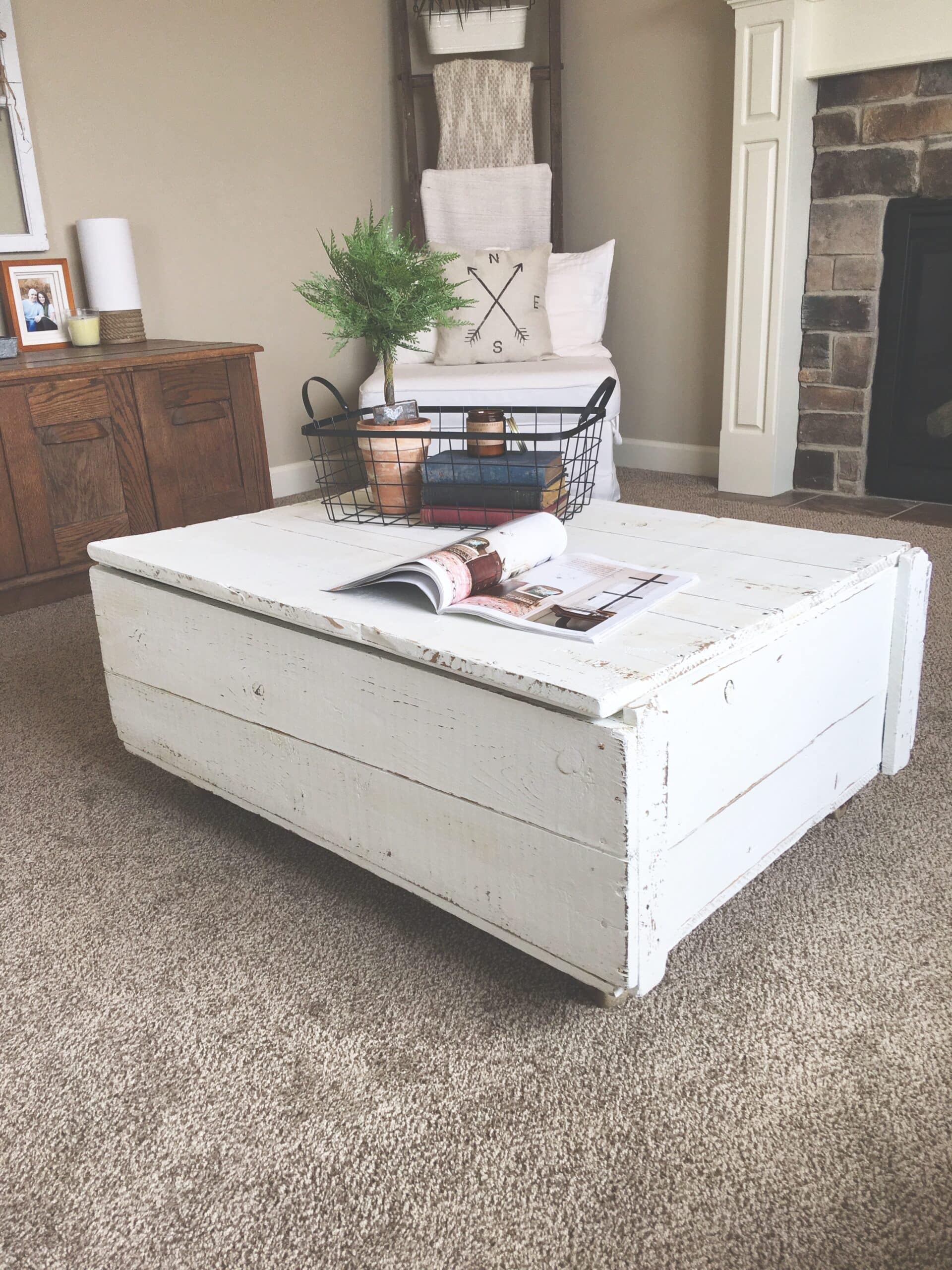 26 Stunning Hand Painting Tables to Transform Your Space - Onelmon