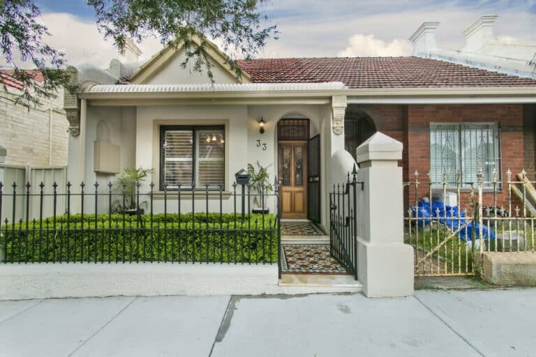 14 Elegant and Simple Modern Single Floor House Designs - Onelmon