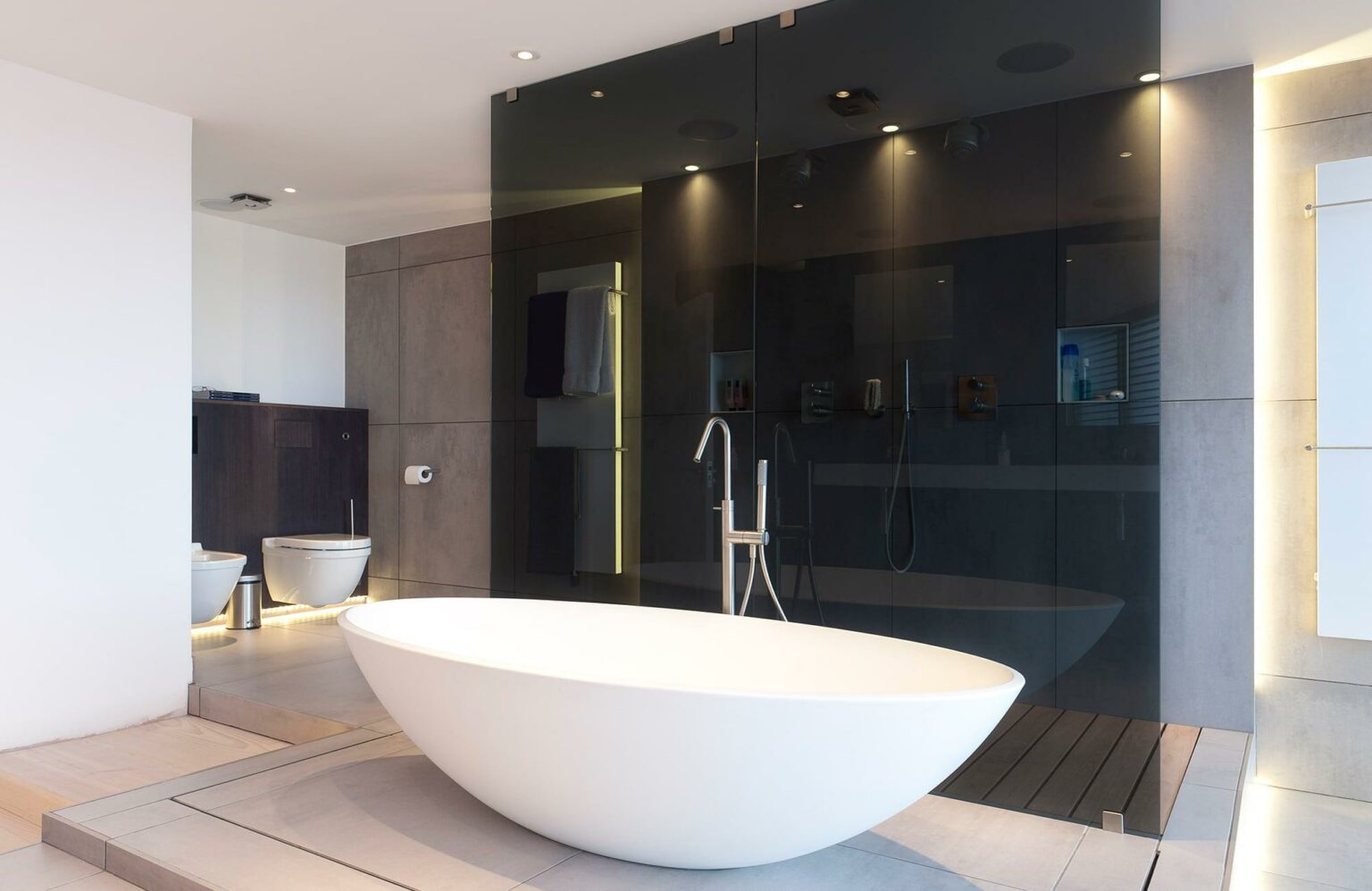 18 Timeless Doorless Showers to Enhance Your Bathing Experience - Onelmon